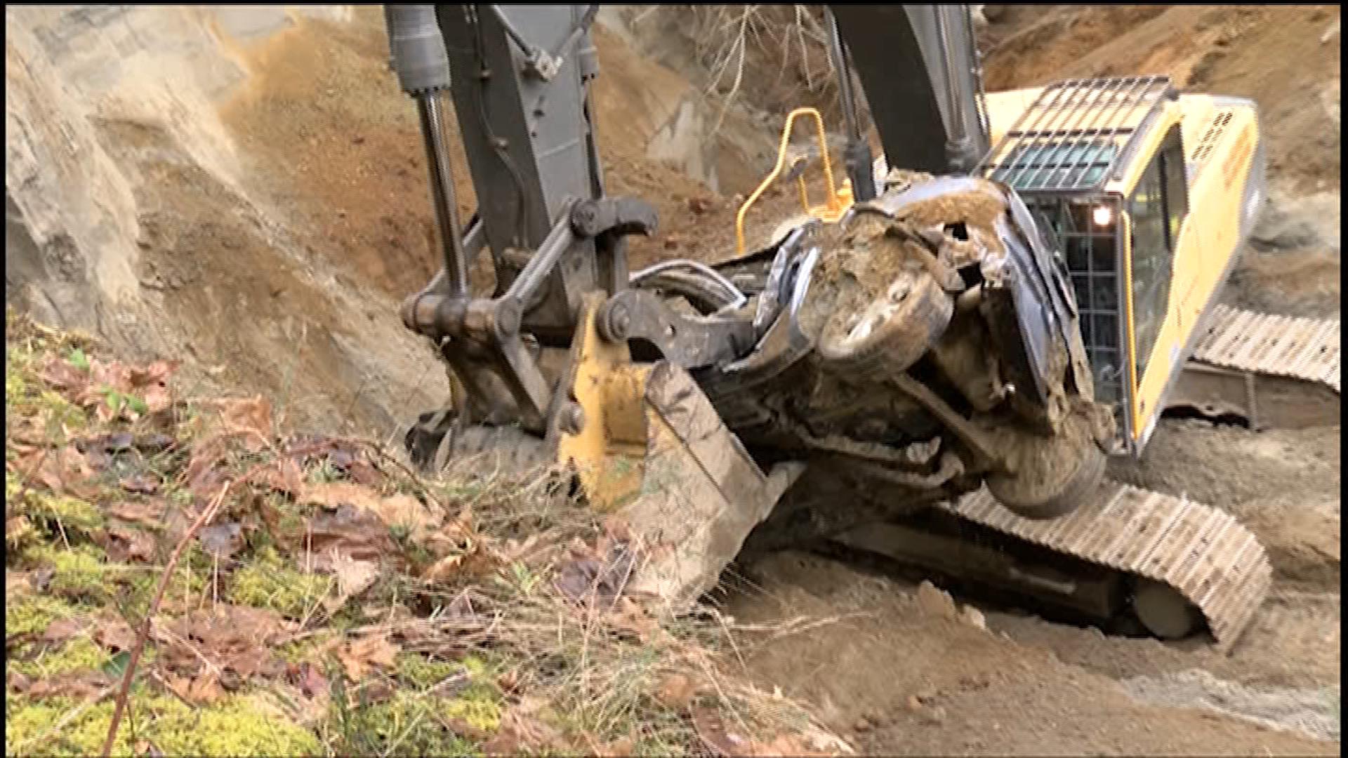 Crews pull car out of the Rumming Road washout