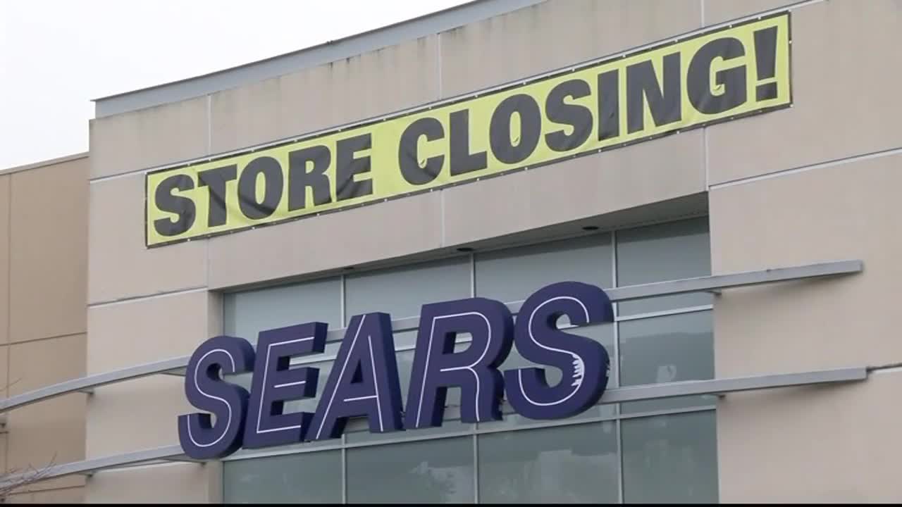 Shoppers say goodbye to Sears in Victoria