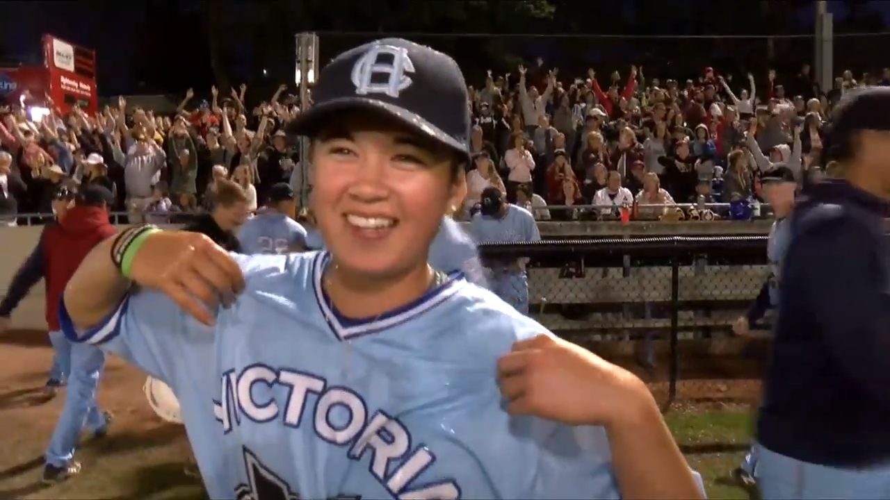 Claire Eccles says final goodbye to Victoria