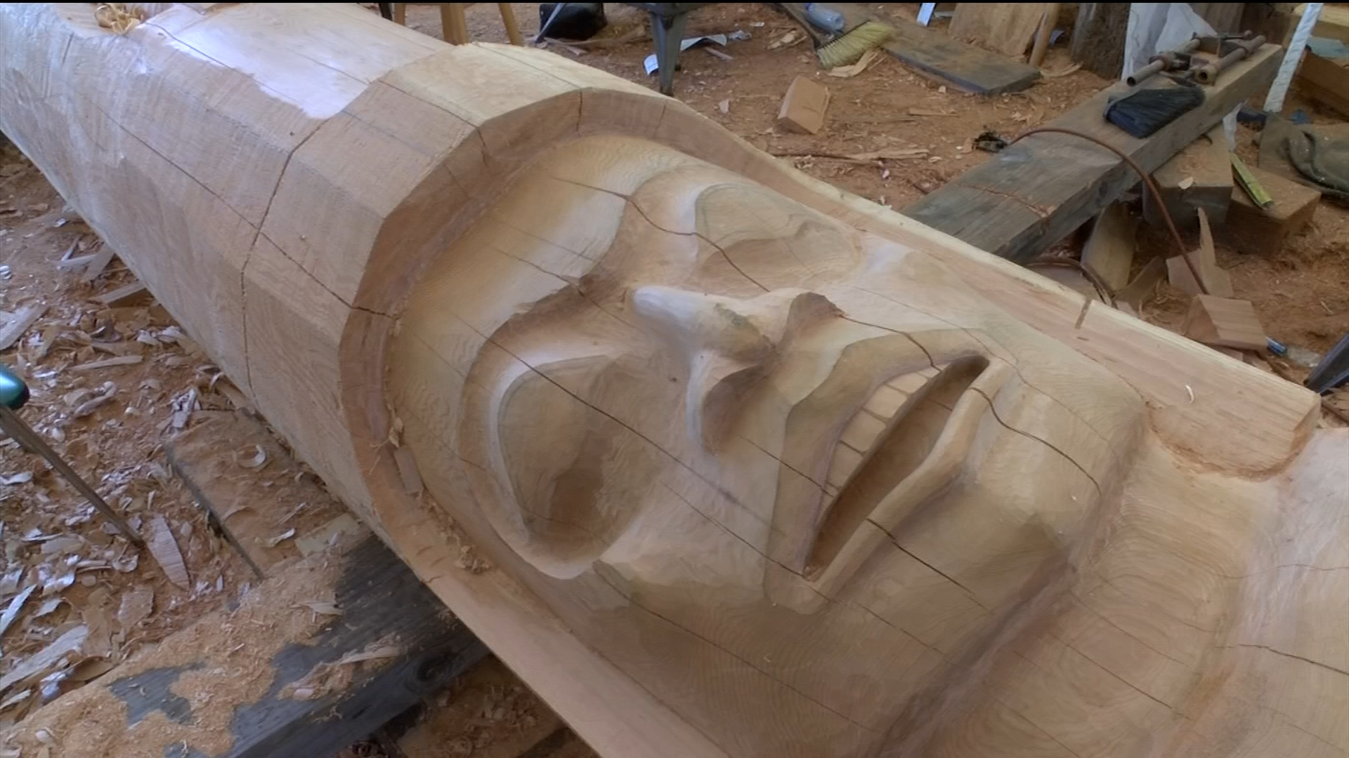 Coast Salish artists to carve totem pole in downtown Victoria