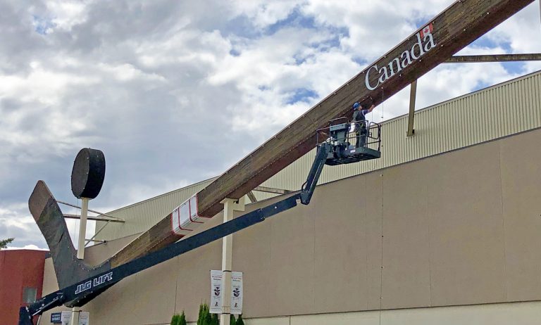 Early bidding process begins for world’s largest hockey stick in Duncan