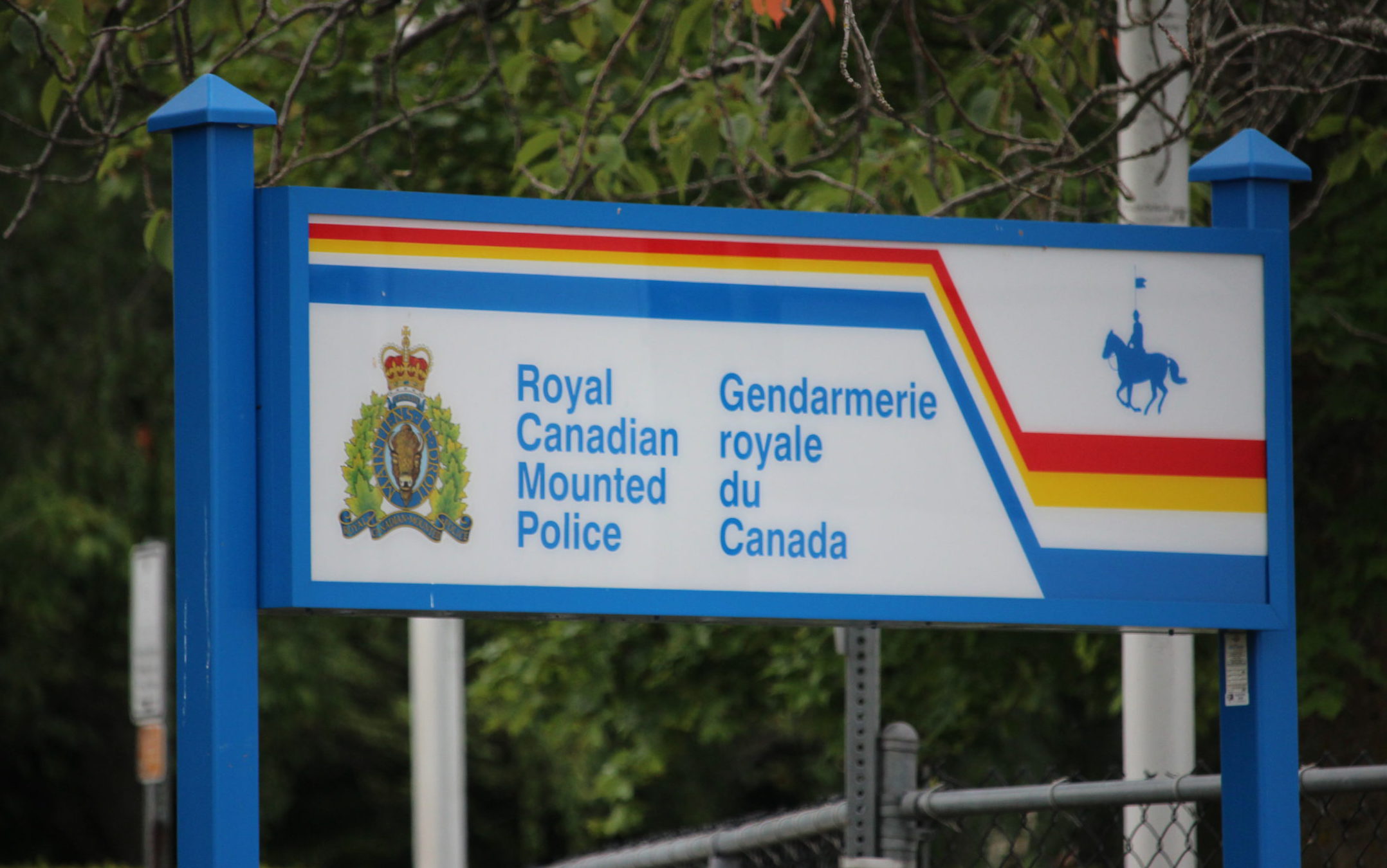 Intoxicated man waves knife at crews replacing hydro pole in Sooke ...