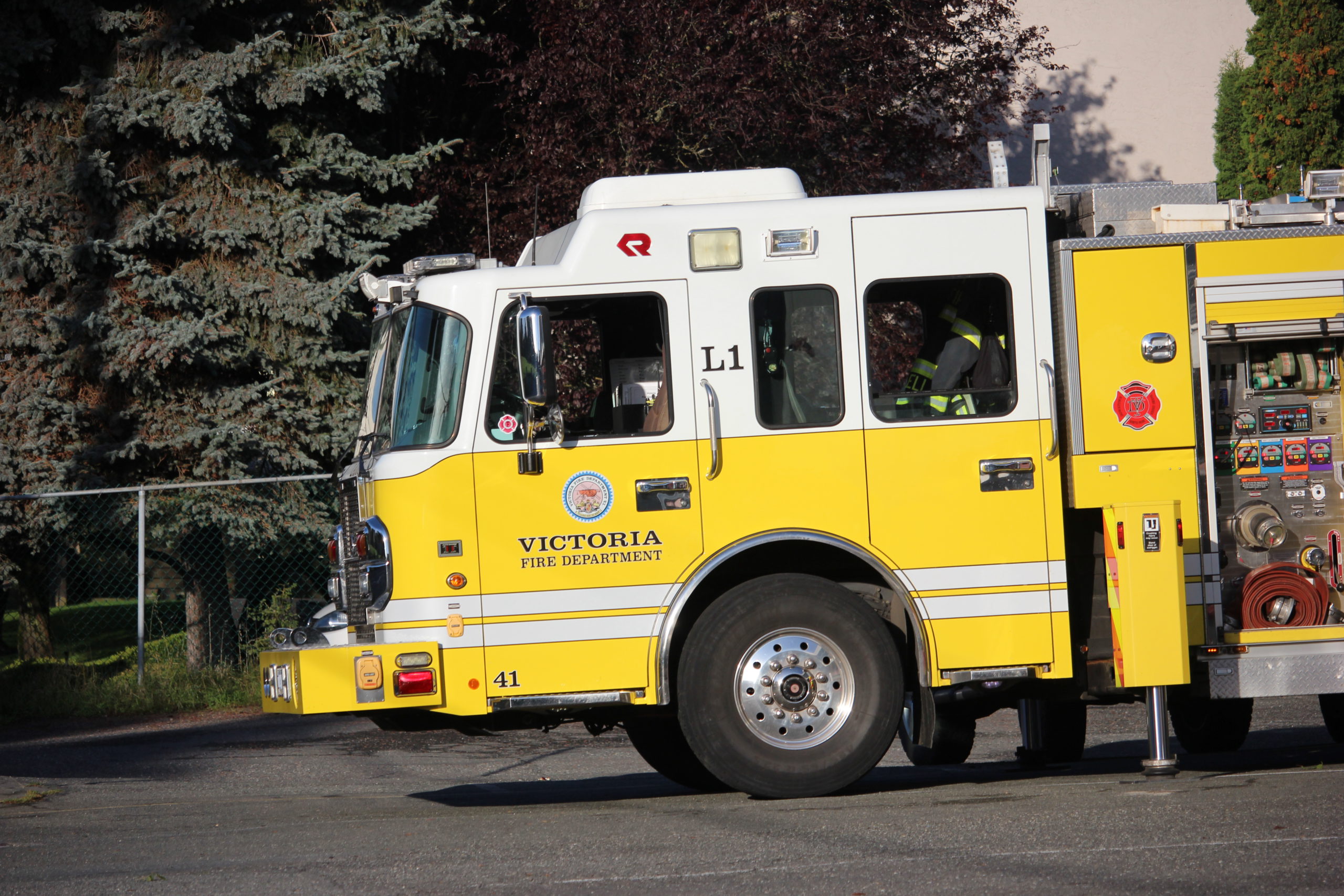 Victoria firefighters respond to motorhome blaze at Topaz Park