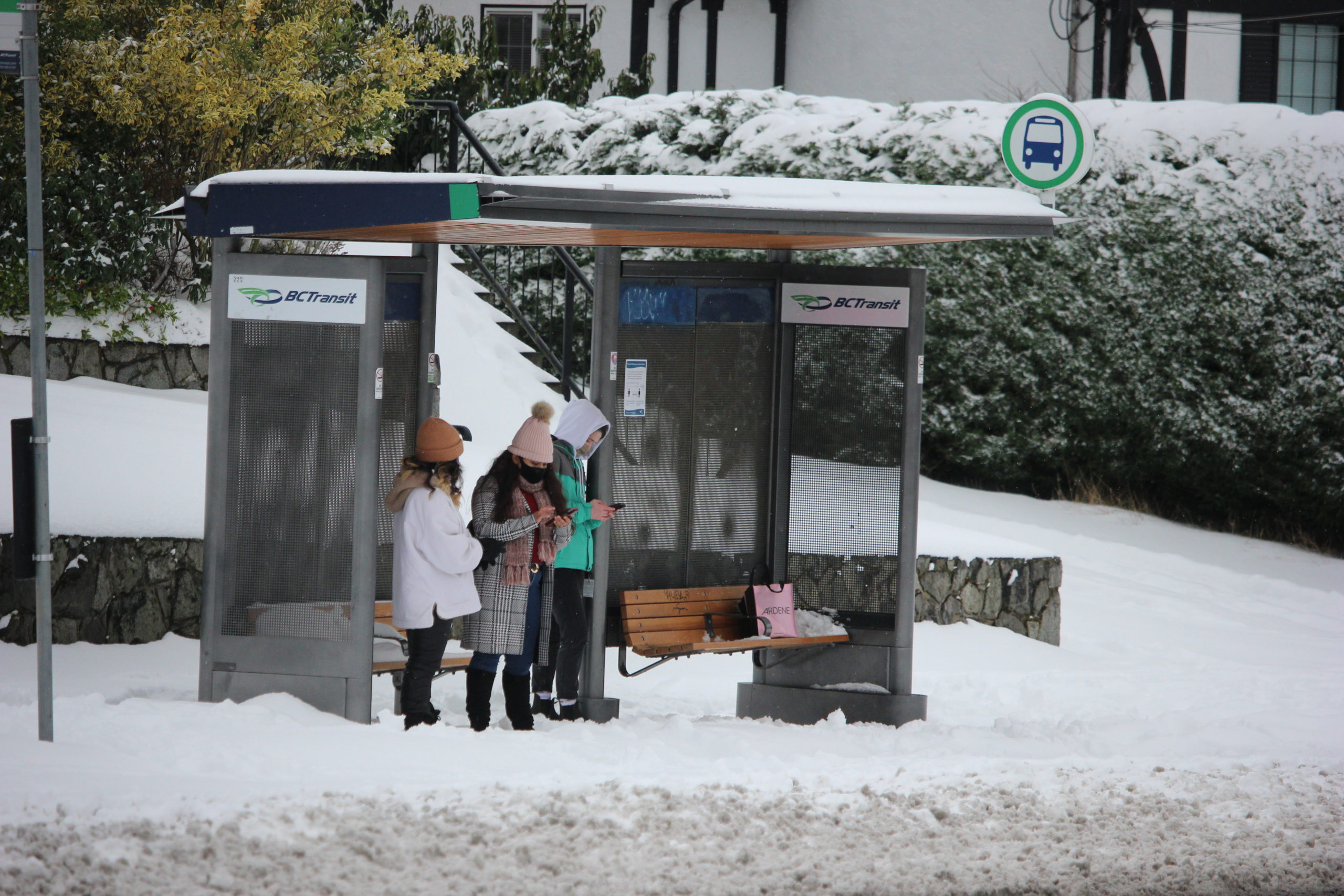 Bus service slowly resumes in snow-stricken Victoria