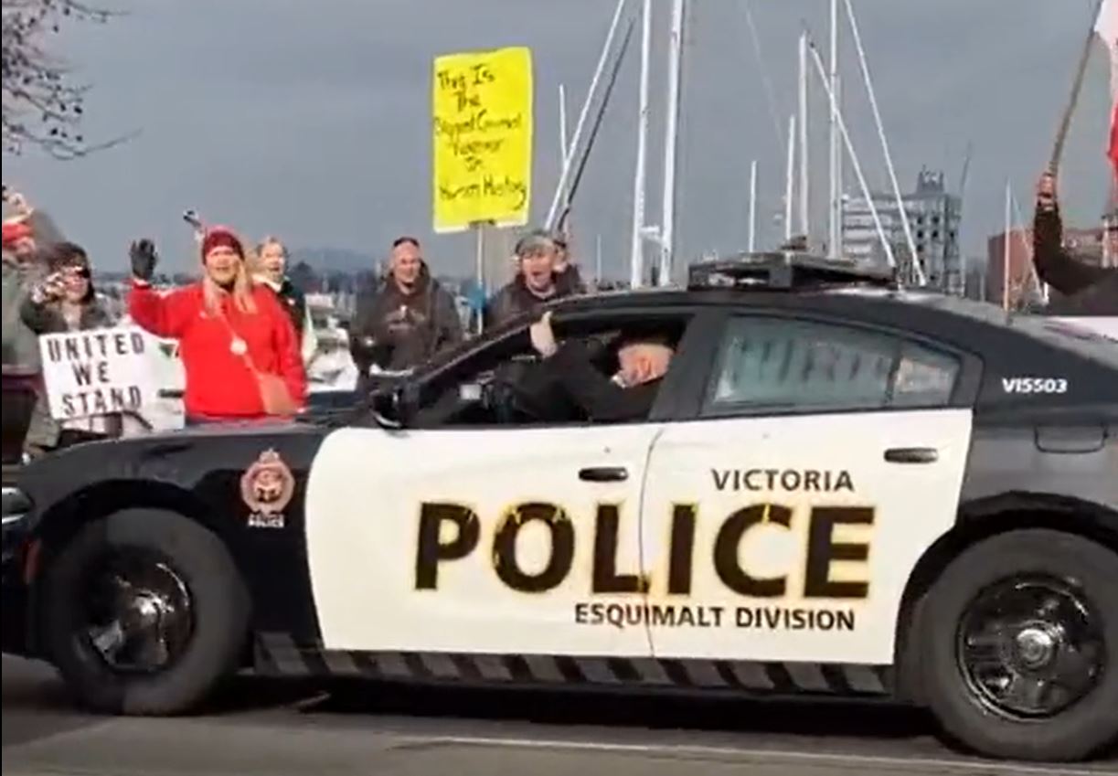 VicPD officer seen giving thumbs up to convoy protesters was responding ...