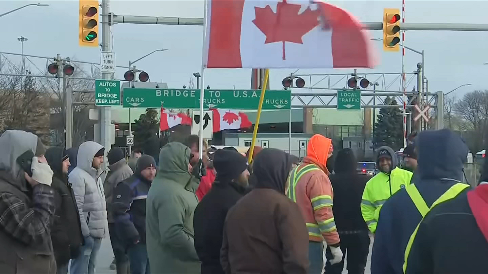 Police clear out border blockade as Ottawa signals deal with convoy to ...