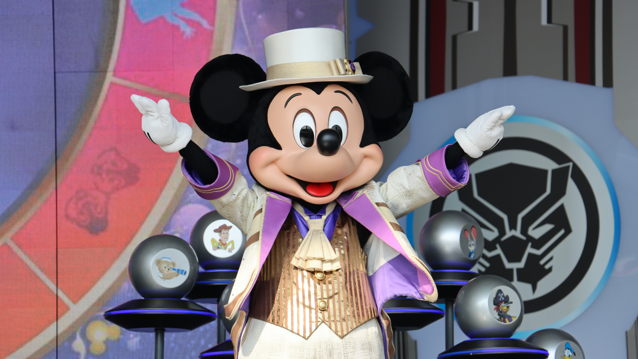 Mickey Mouse can start hugging again at Disney parks