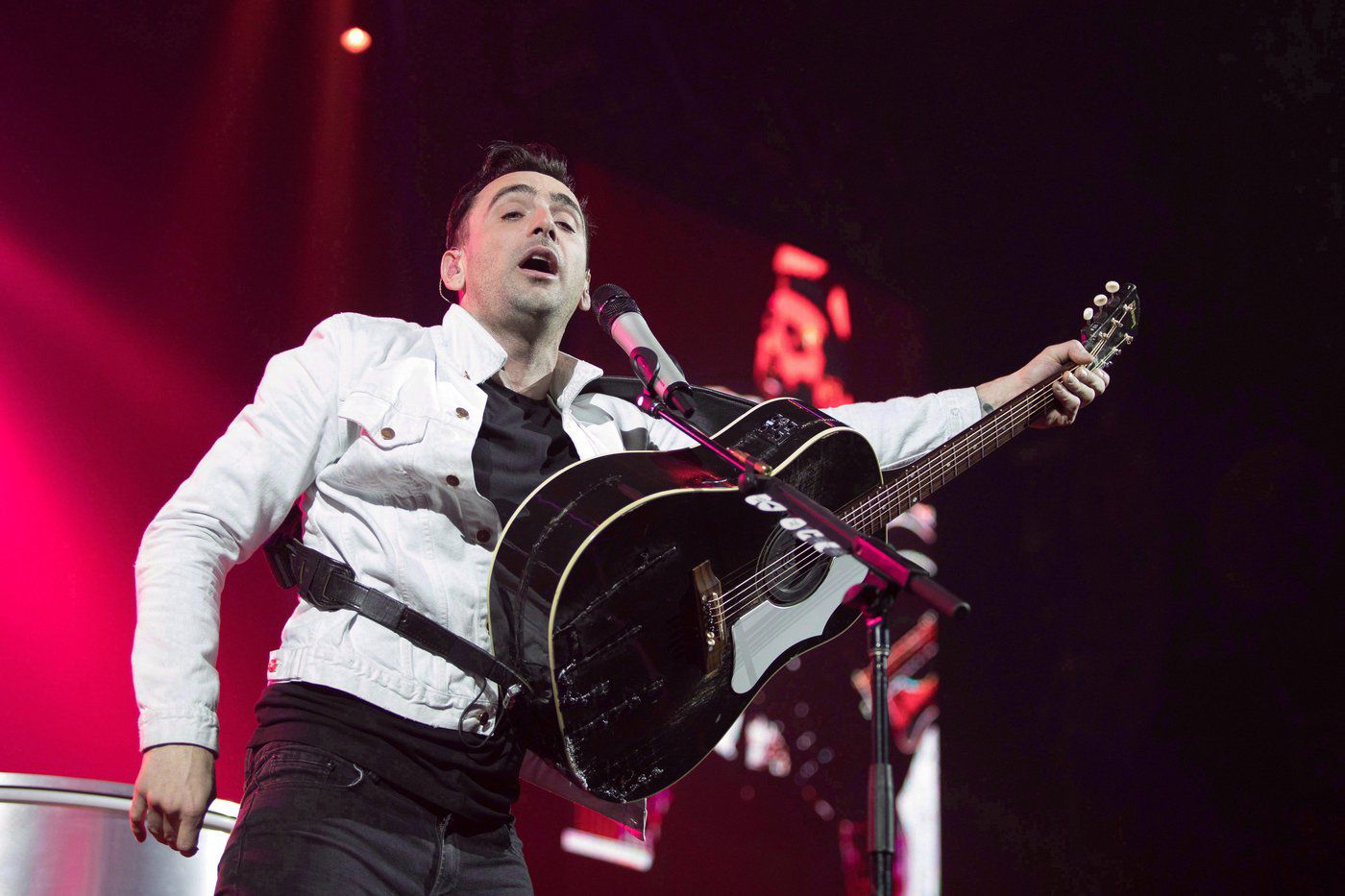 Hedley singer Jacob Hoggard turned into 'monster' in hotel room, woman ...