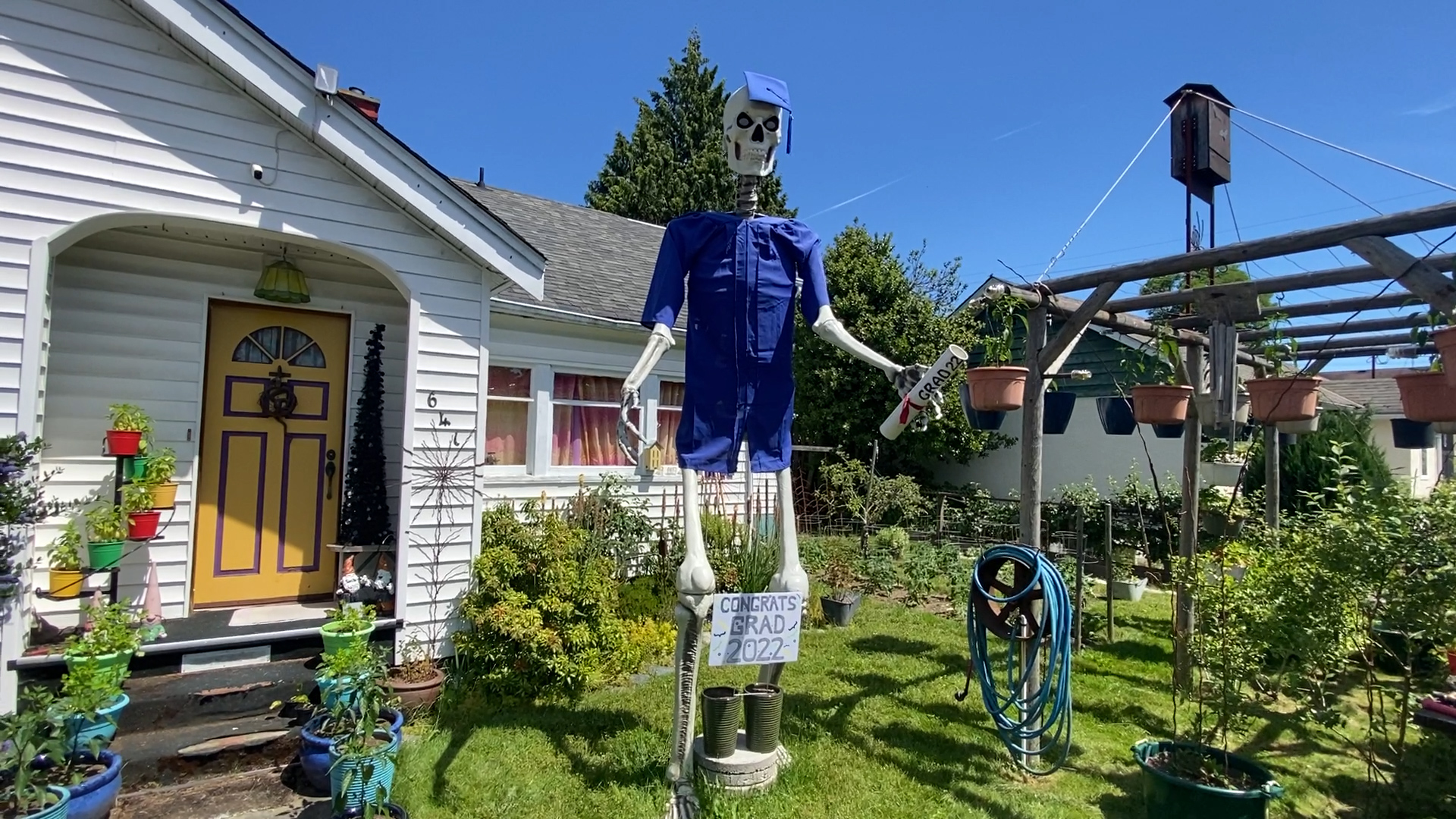 12-foot skeleton becomes fixture in Duncan neighbourhood