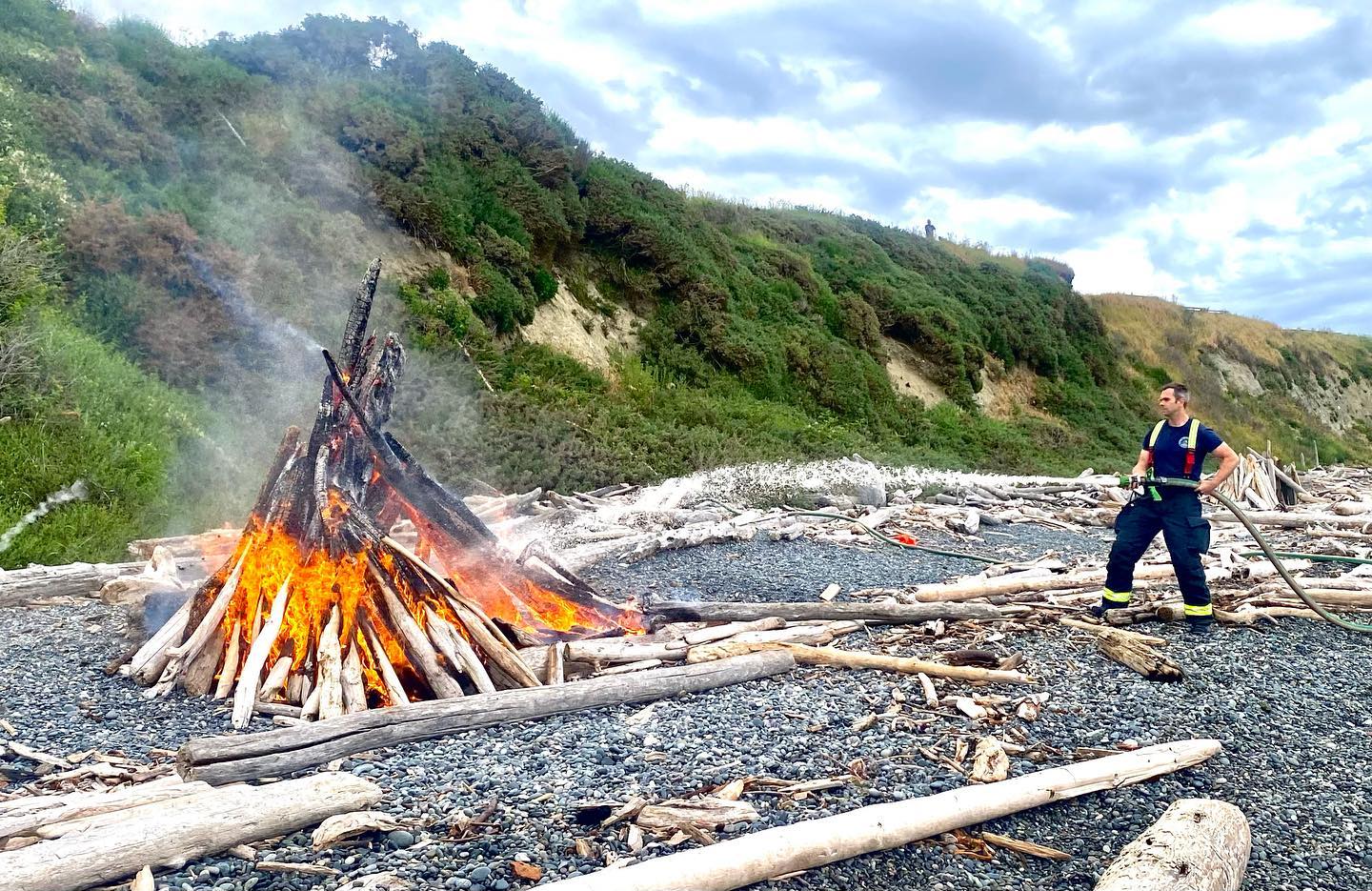 Victoria Fire Department stresses beach fire ban following Dallas Road ...