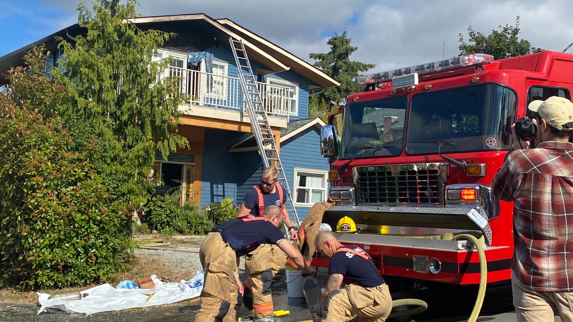 Saanich Fire responds to structure fire on Doncaster Drive