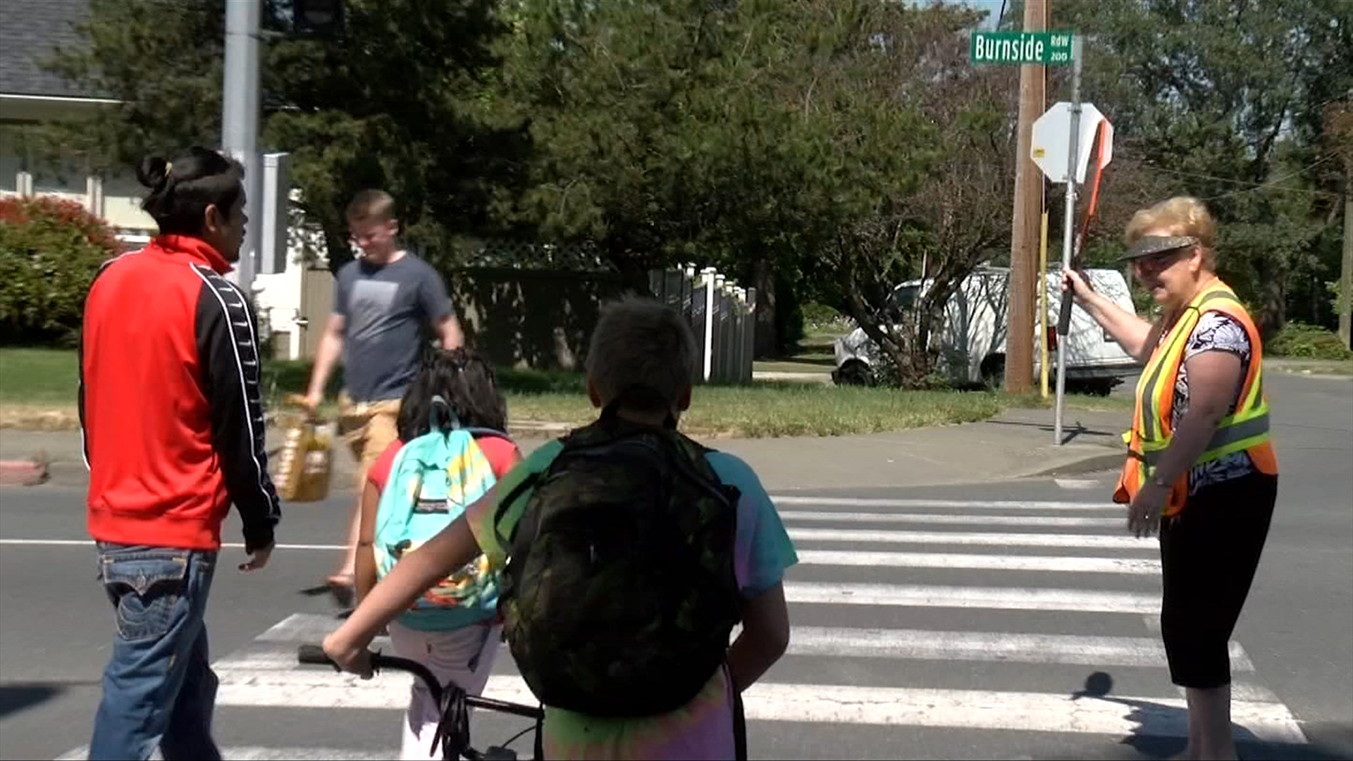 Greater Victoria school crossing guard program to continue