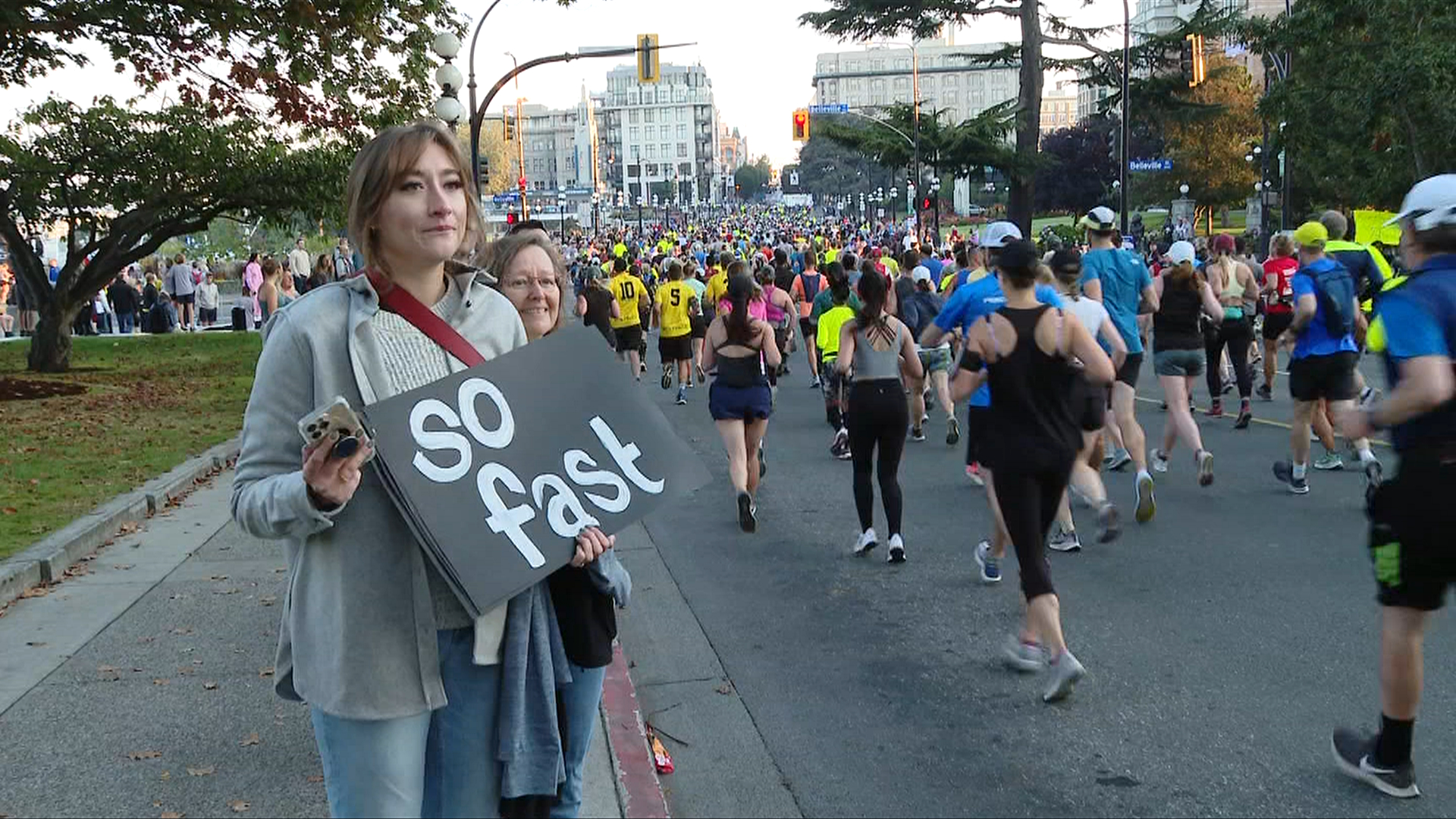 Thousands hit the pavement in first full Royal Victoria Marathon since 2019