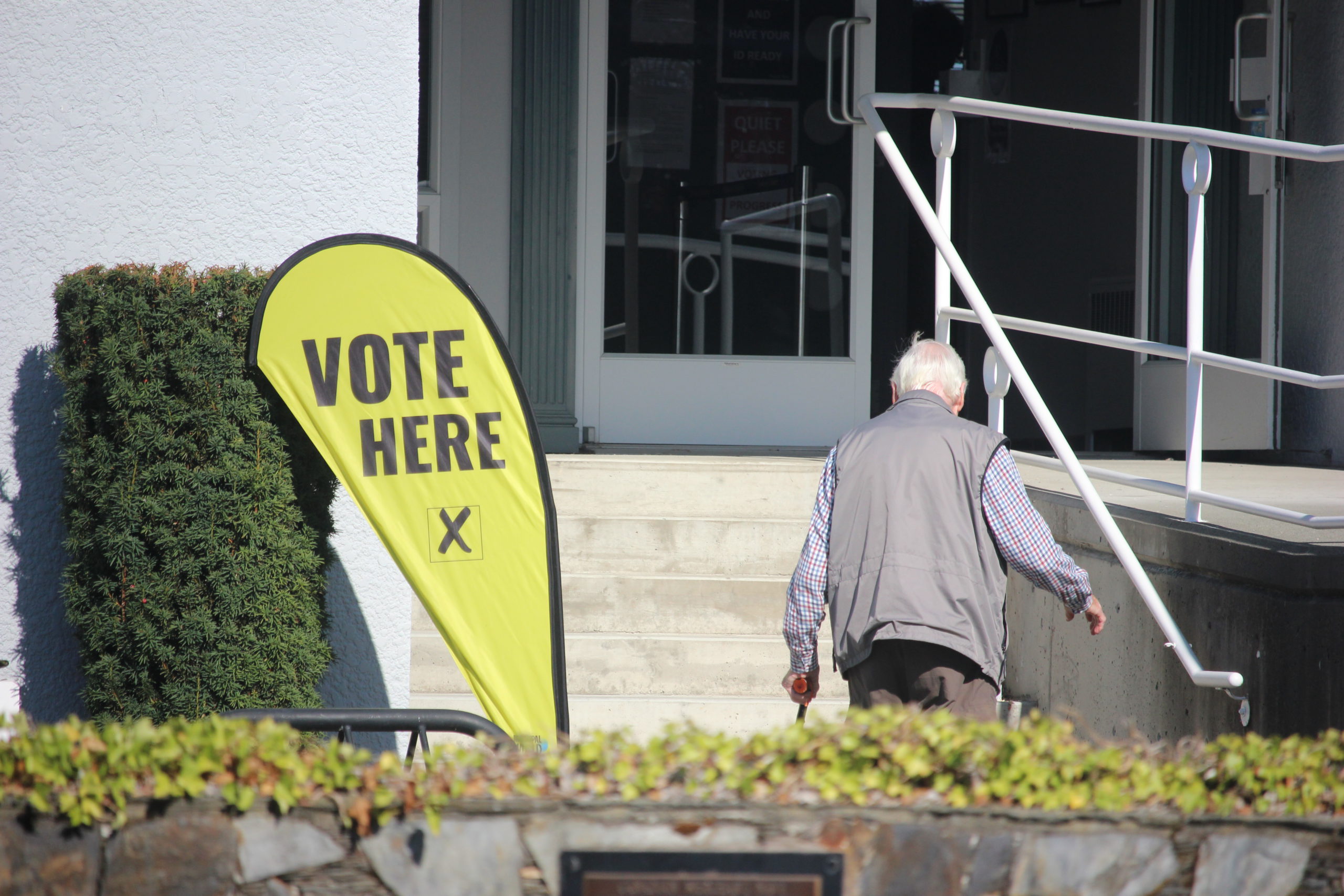 Rate of incumbent re-election holds steady on Vancouver Island