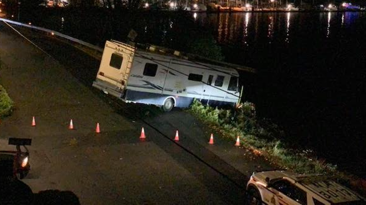 Nanaimo motorist jumps from moving motorhome after brakes fail