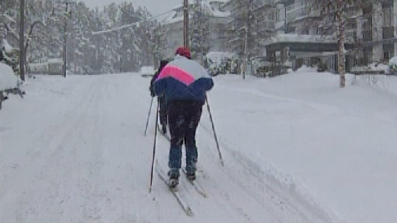 How does Victoria's overnight snowfall compare to the Blizzard of '96?