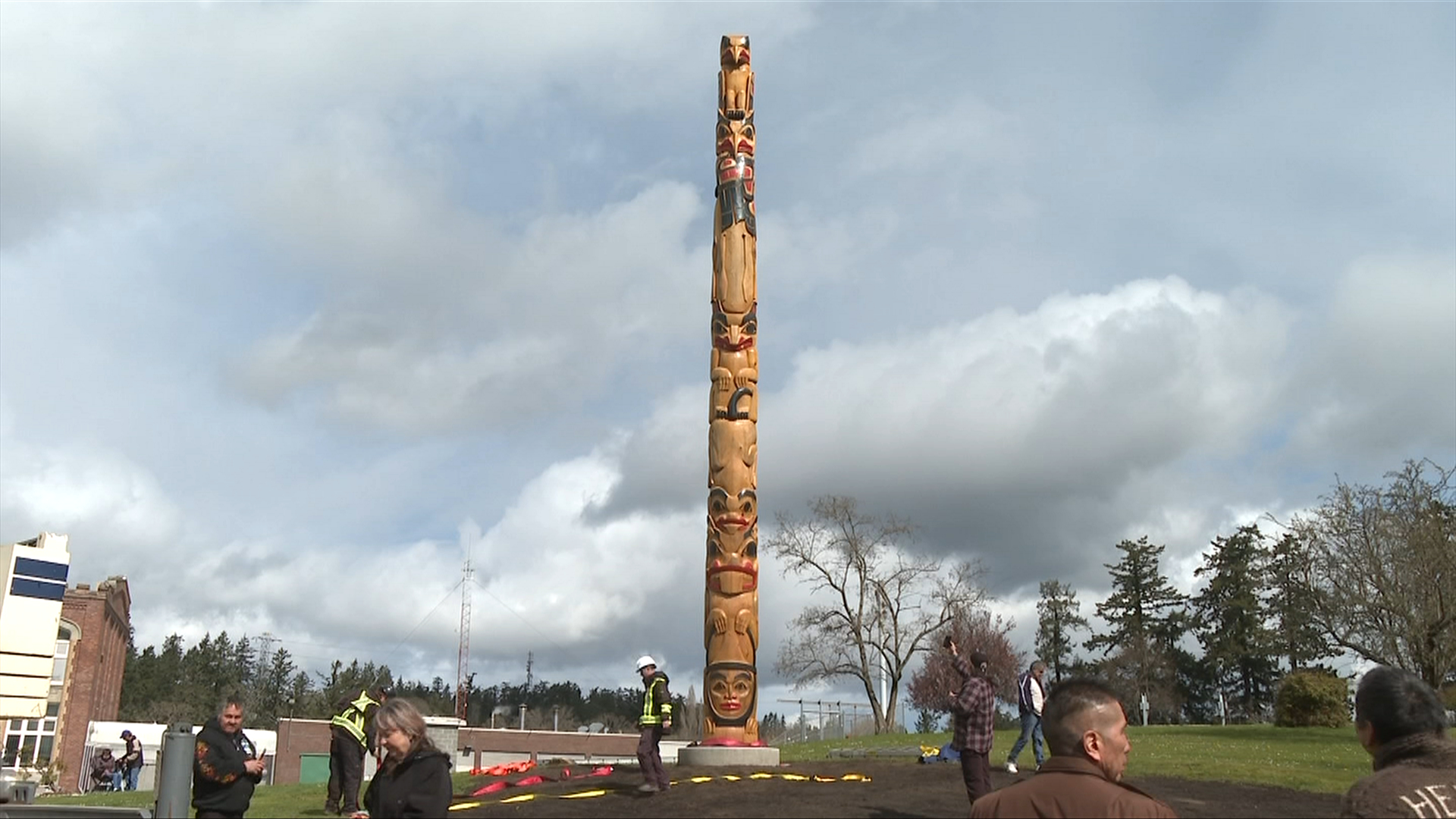 Totem pole carved by inmates installed at Wilkinson Road jail