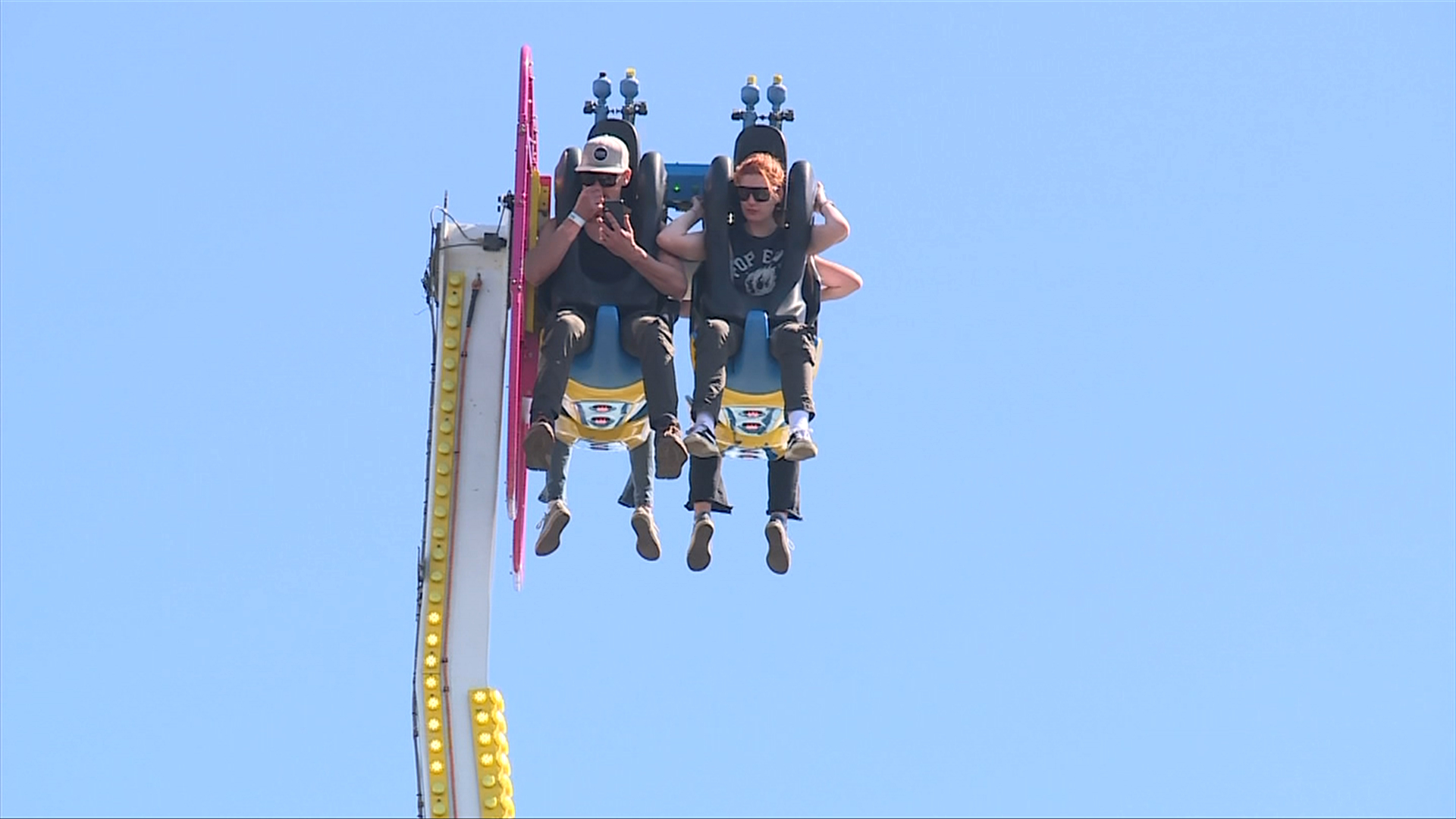 Sisters say amusement ride restraint in Nanaimo failed to work properly