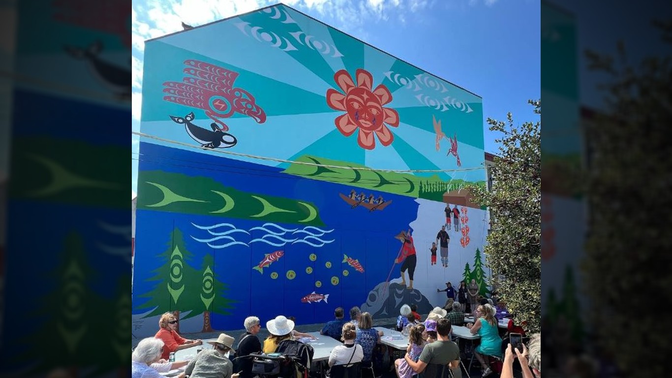 'Major step': New 3-storey mural in Duncan explores reconciliation