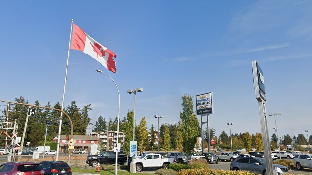 'It's a landmark': Giant Canadian flag stolen from Nanaimo car dealership